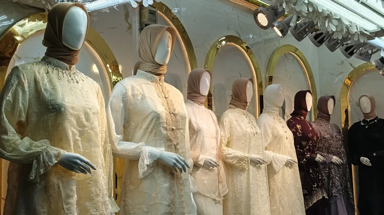 Gamis “Bini Orang” Viral! Model Ini Jadi Primadona Pembeli di Pasar ...