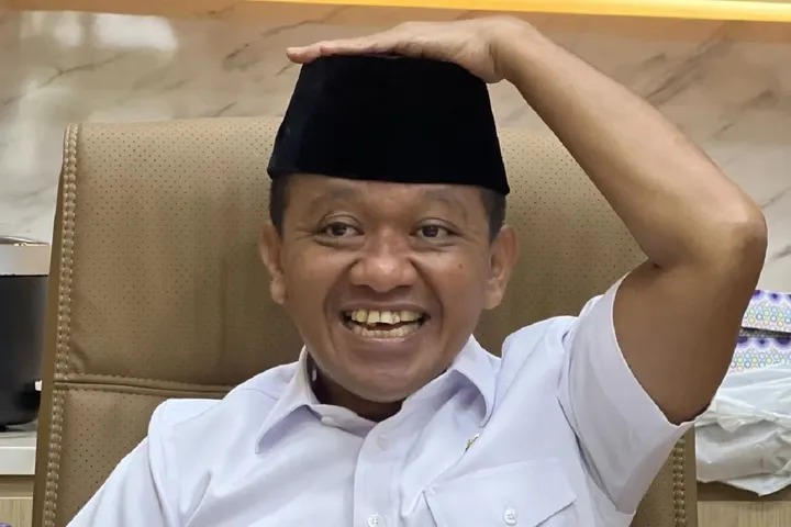 Bahlil Jadi Idola Baru? Lirik Bikin Ngakak, Lagu Parodi Bank Bahlil ...